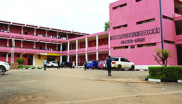 ISCED-Uíge no ″banco dos réus″ por excluir estudantes com matrículas e ...